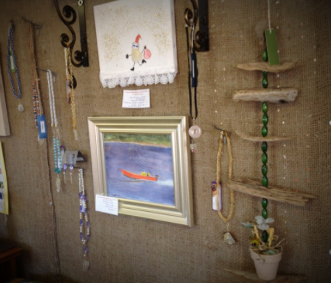 Creative Ideas for Antique Booth Walls - AntiqueStartup