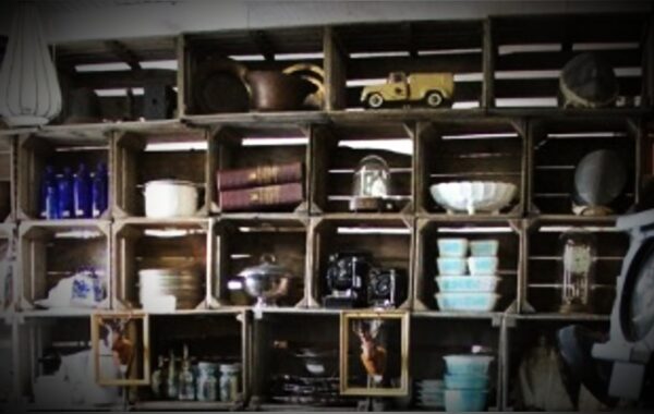Creative Ideas for Antique Booth Walls - AntiqueStartup