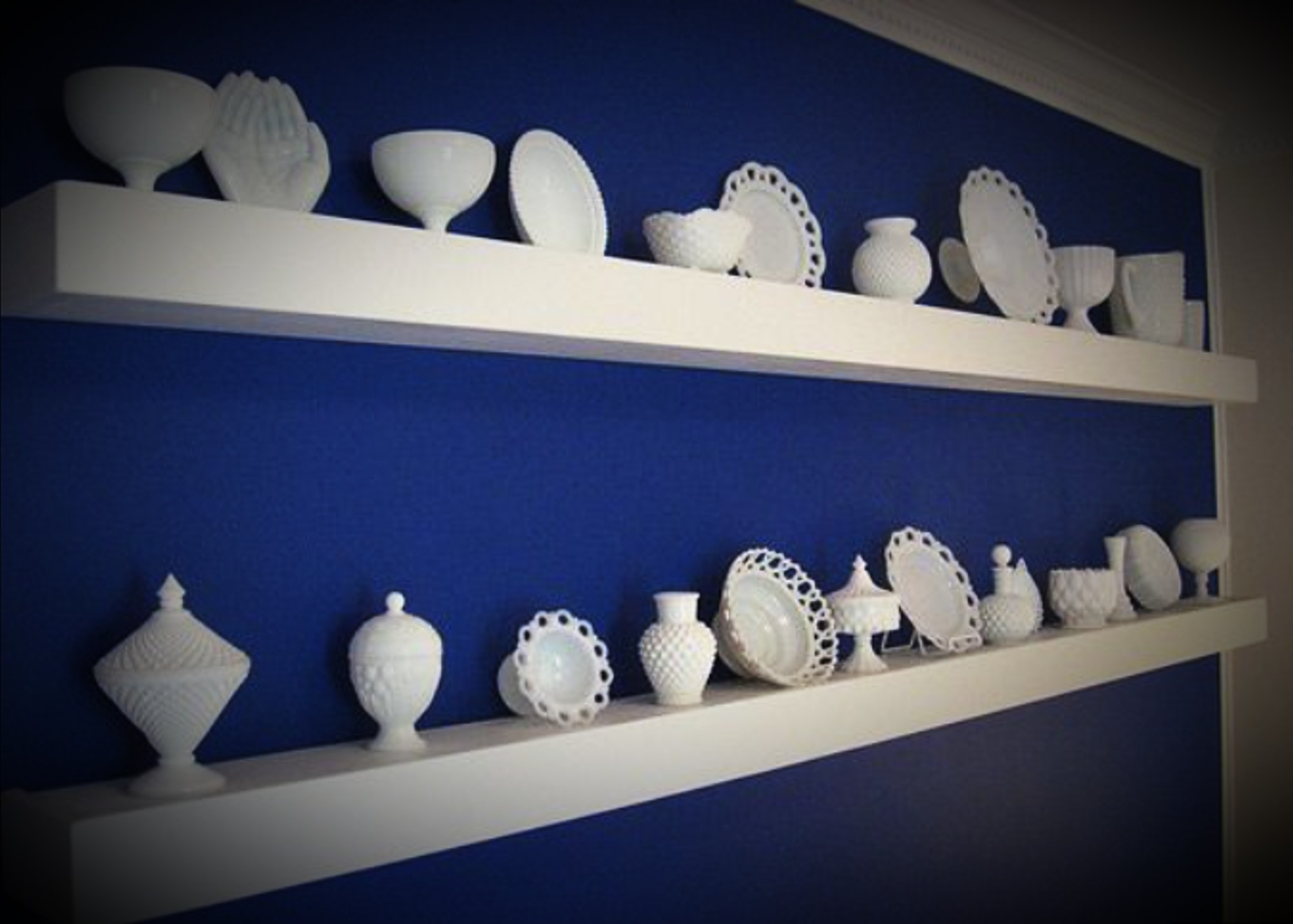 Creative Ideas for Antique Booth Walls - AntiqueStartup