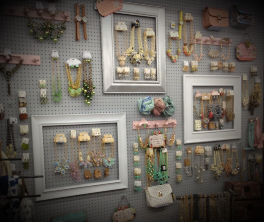 Creative Ideas for Antique Booth Walls - AntiqueStartup